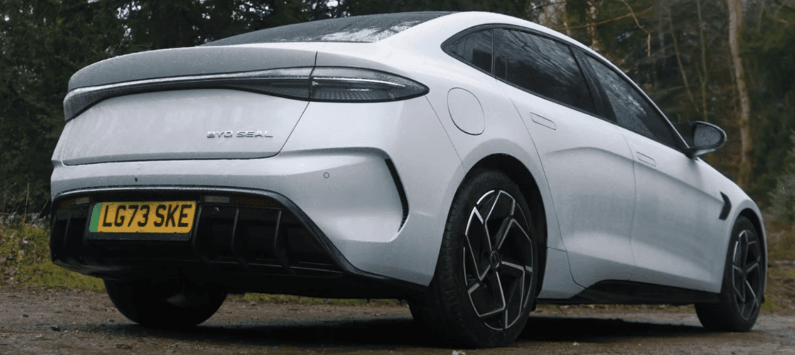 Scopri l'auto elettrica cinese BYD Seal: Rivale della Tesla Model 3